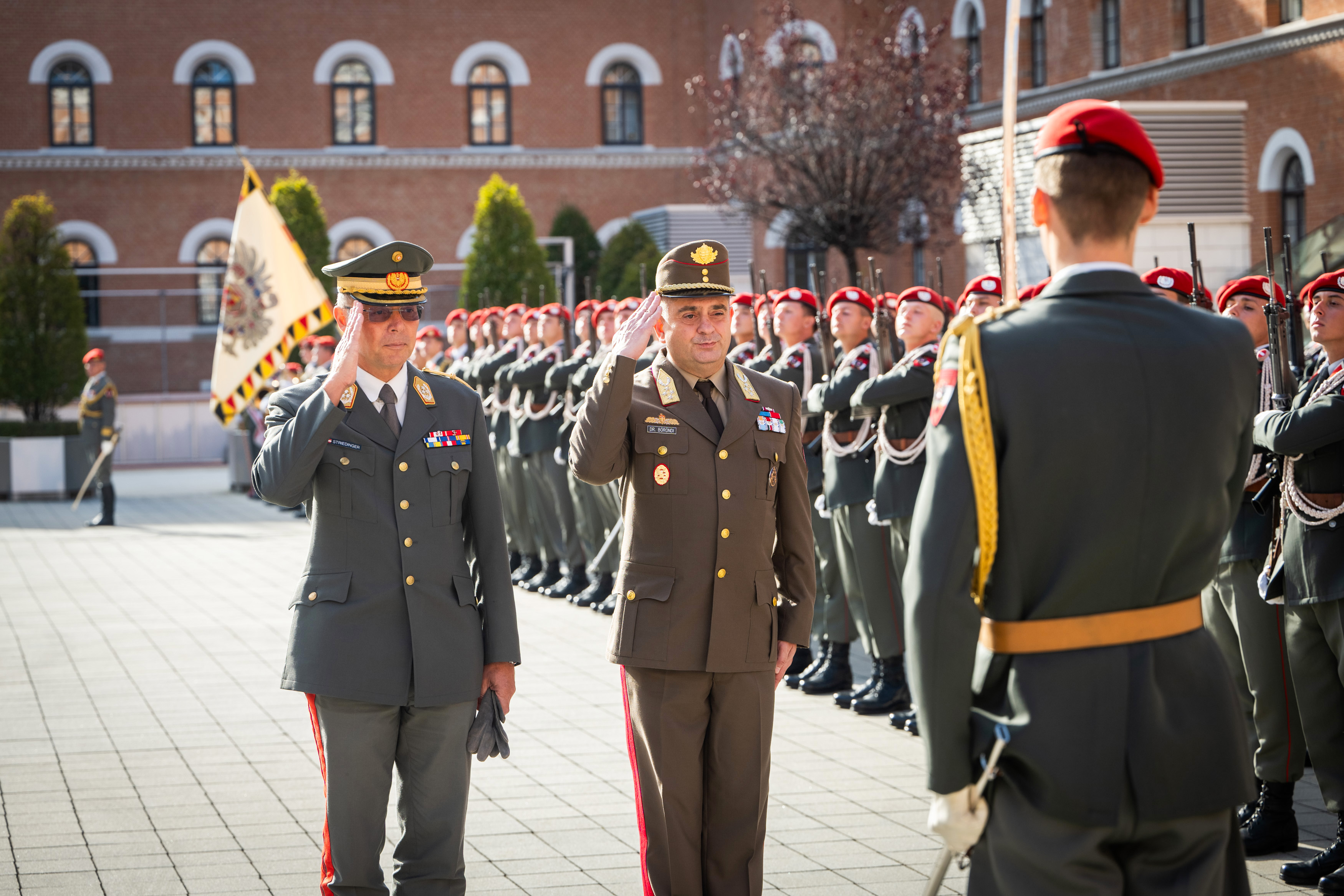 Austrian and Hungarian chiefs of defence meet in Vienna